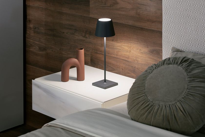 ZAFFERANO - POLDINA PRO BLACK Rechargeable aluminium table lamp By In Stock