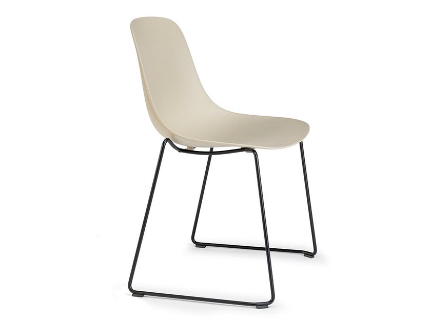 PURE LOOP MONO SLED Sedia a slitta impilabile in polipropilene By Infiniti