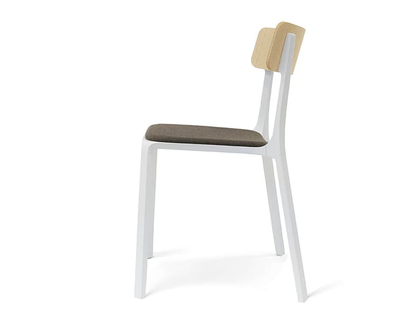 RUELLE Stackable aluminium chair with integrated cushion By Infiniti