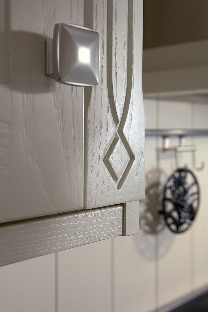 JENNY | Kitchen with peninsula Solid wood fitted kitchen with peninsula ...