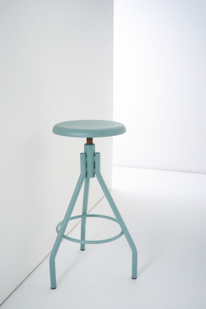 Height-adjustable swivel iron stool JOOKE By ZAVA design DelineoDesign ...