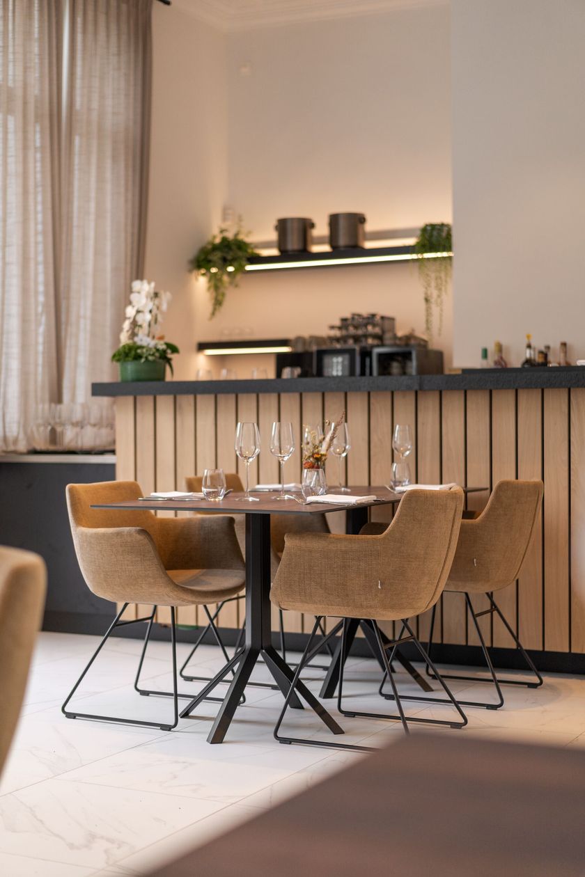 FIZZ Square Xeramica table By Joli | design Mathias De Ferm