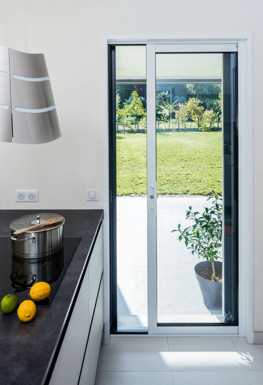 K•LINE | Sliding window By K•LINE