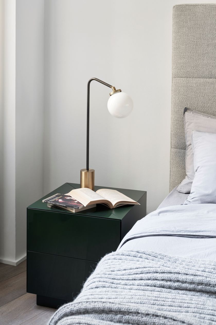 KARL Bedside table with drawers By Meridiani | design Andrea Parisio