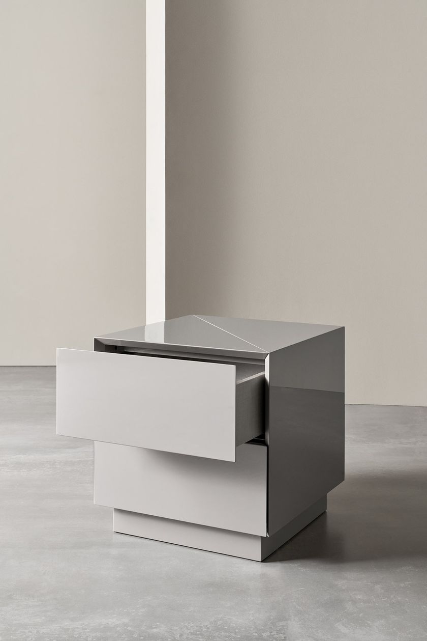KARL Bedside table with drawers By Meridiani | design Andrea Parisio