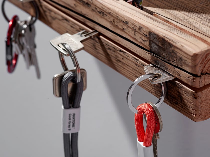 RECLAIMED WOOD KEY HOLDER #01 Wall shelf By Weld & co