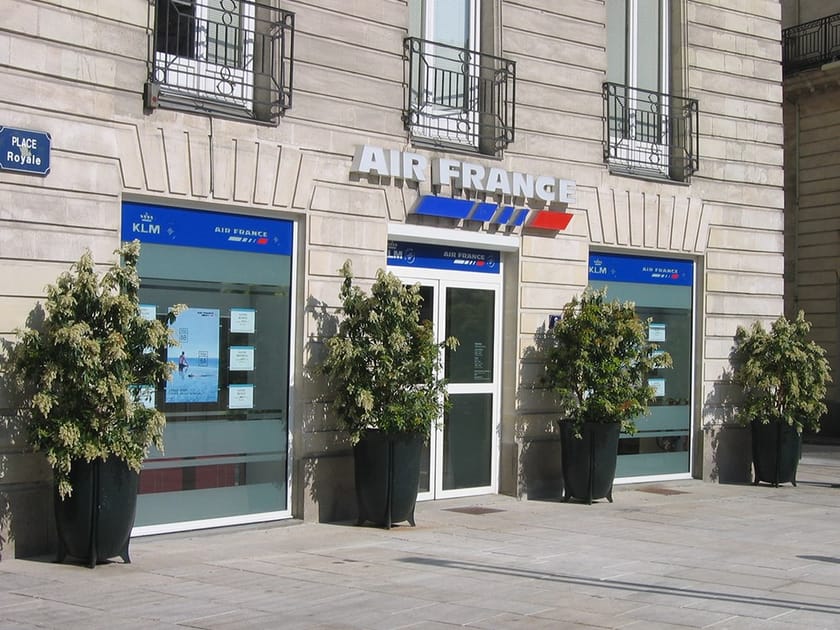 Floreira alta redonda de ferro fundido KION By GHM-ECLATEC design N. Fedorenko