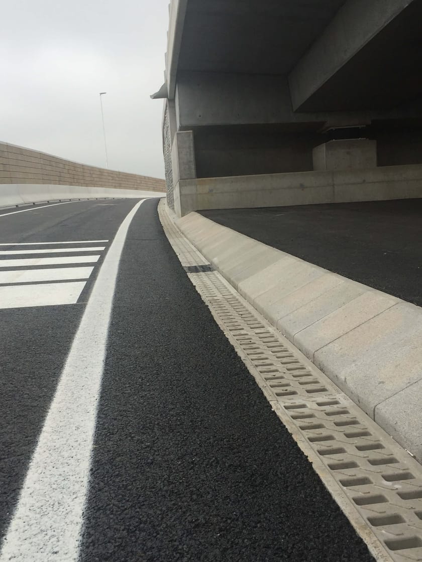 Elemento e canal de drenagem de cimento polimérico KOMPAQDRAIN ® By ...