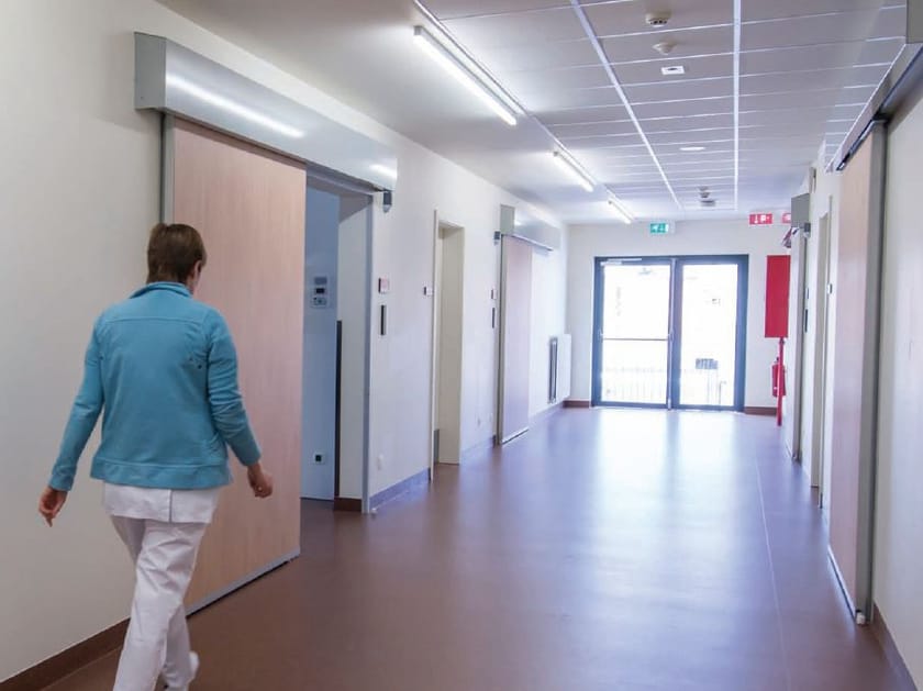 Automatic entry door PORTE ERMETICHE KONE M5 By KONE