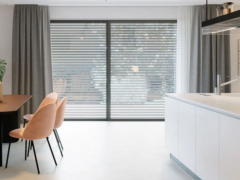 ALIKA PLANA Motorized extruded aluminium roller shutter By Kikau
