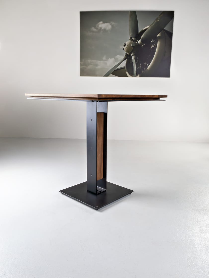 L | Square table By HOOKL und STOOL design Aleksandar Ugresic