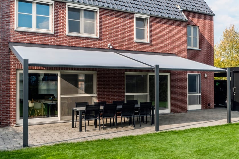Motorized sliding awning LAPURE® By RENSON