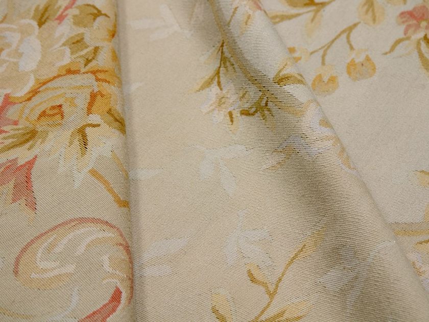 Handmade custom wool rug LAVISON By Edition Bougainville