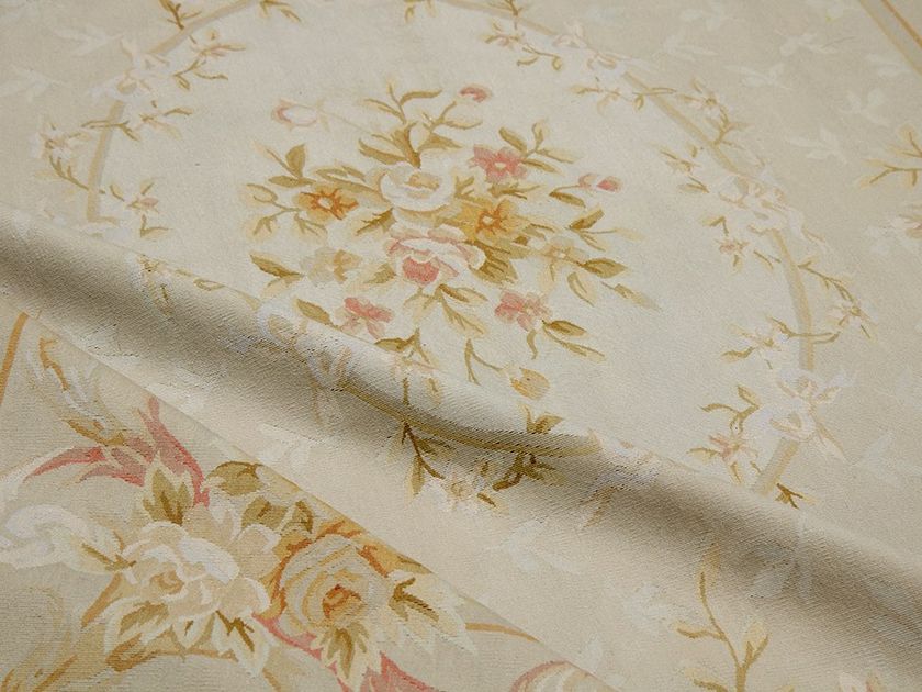 Handmade custom wool rug LAVISON By Edition Bougainville