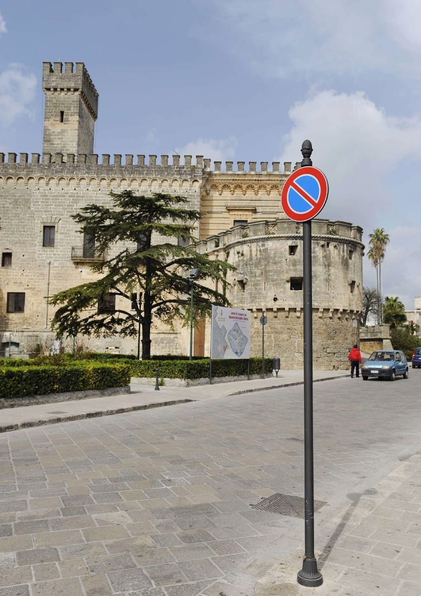 LAYIA Palina stradale in ghisa By Neri | design Domenico Neri