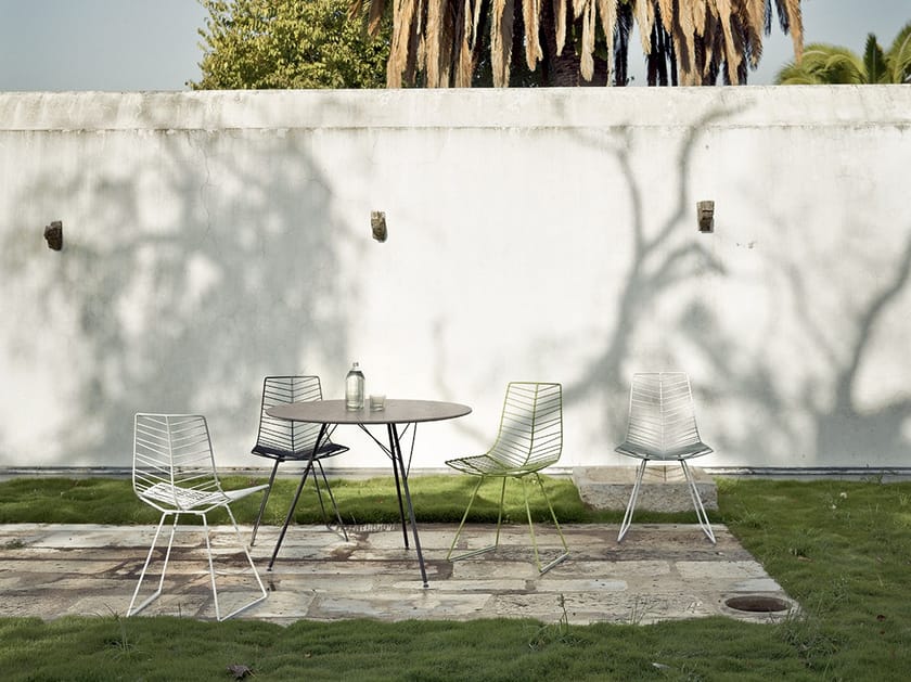 LEAF | Round garden table By arper design Lievore Altherr Molina