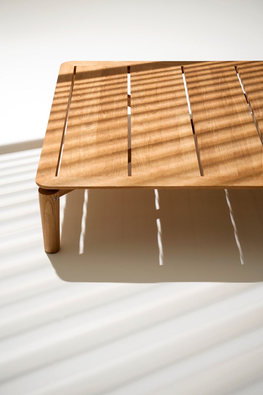 LEVANTE Low square teak garden side table By RODA | design Piero Lissoni