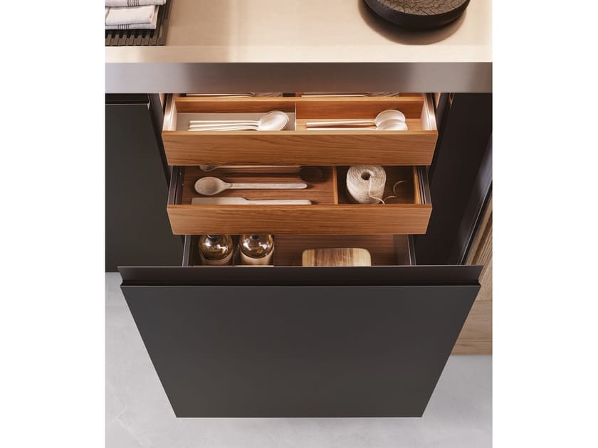 LIGNUM + MODUS Kitchen with island By Arclinea | design Antonio Citterio