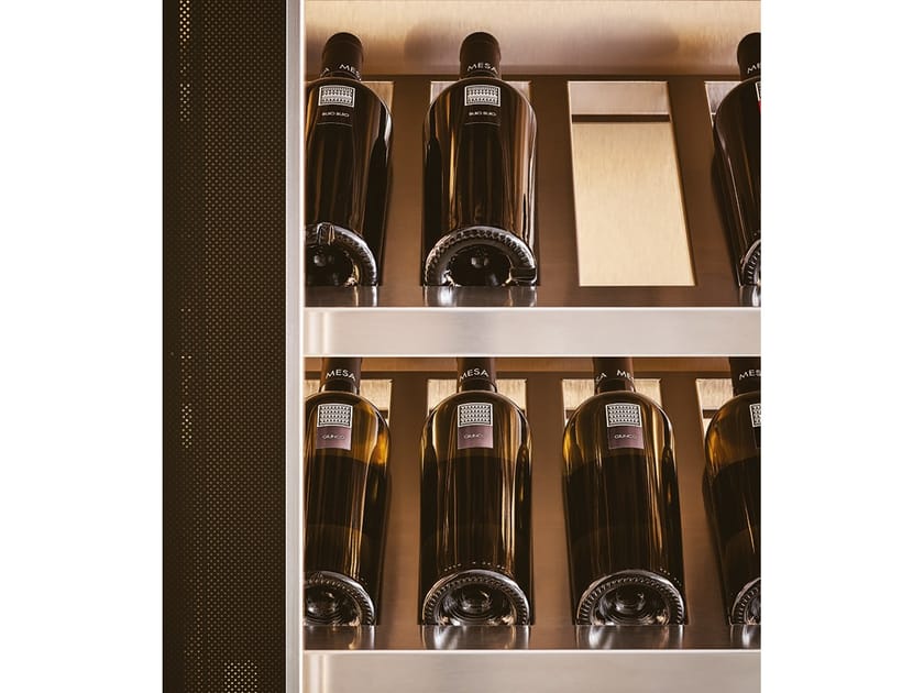 LIGNUM + MODUS Kitchen with island By Arclinea | design Antonio Citterio