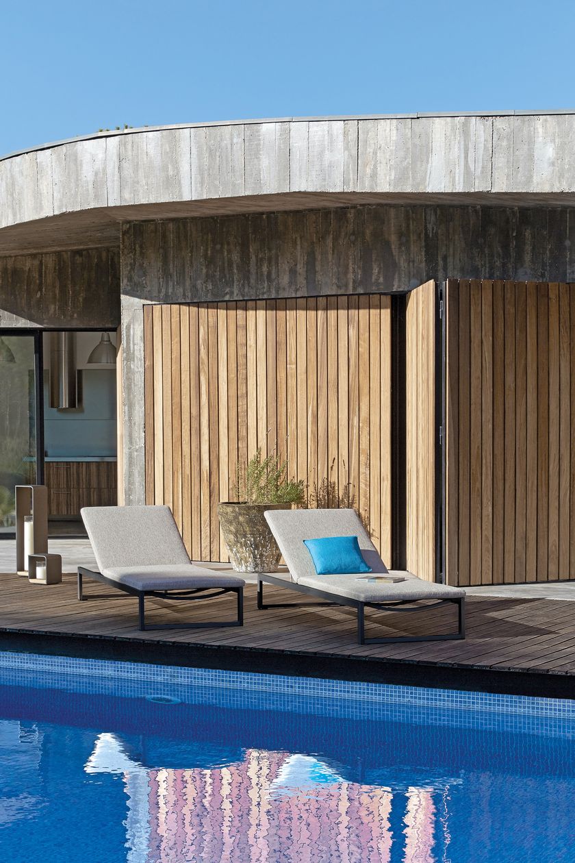 LINER | Recliner garden daybed By MANUTTI design Bram Bollen