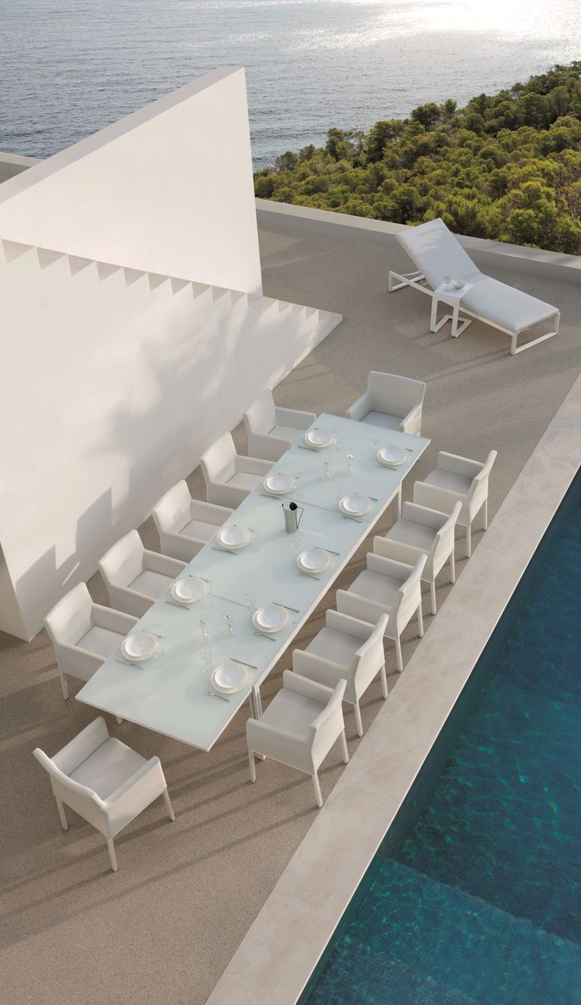 LINER | Recliner garden daybed By MANUTTI design Bram Bollen