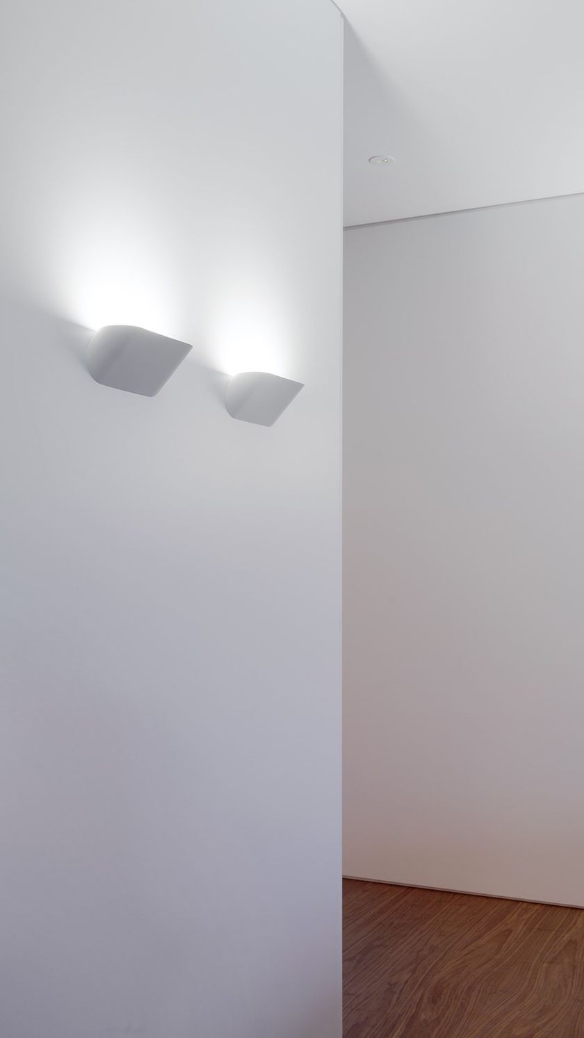 LIP LED aluminium wall light By Arkoslight | design Antonio Bojó
