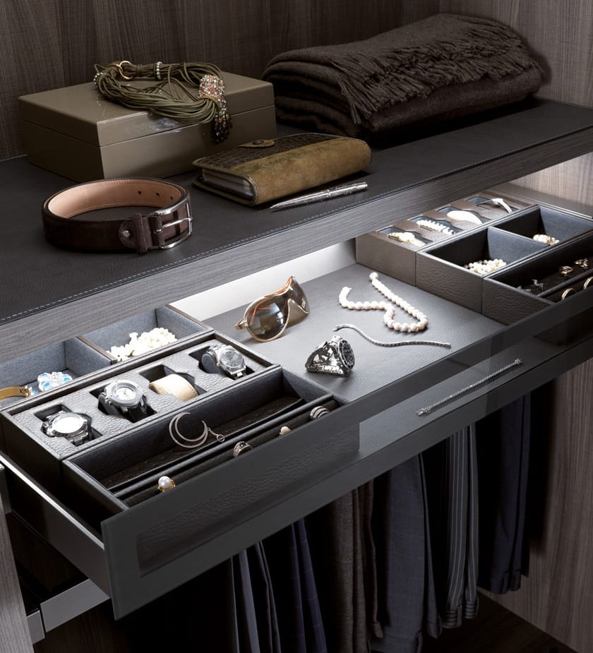 LONDON Eco-leather wardrobe with coplanar doors By MisuraEmme