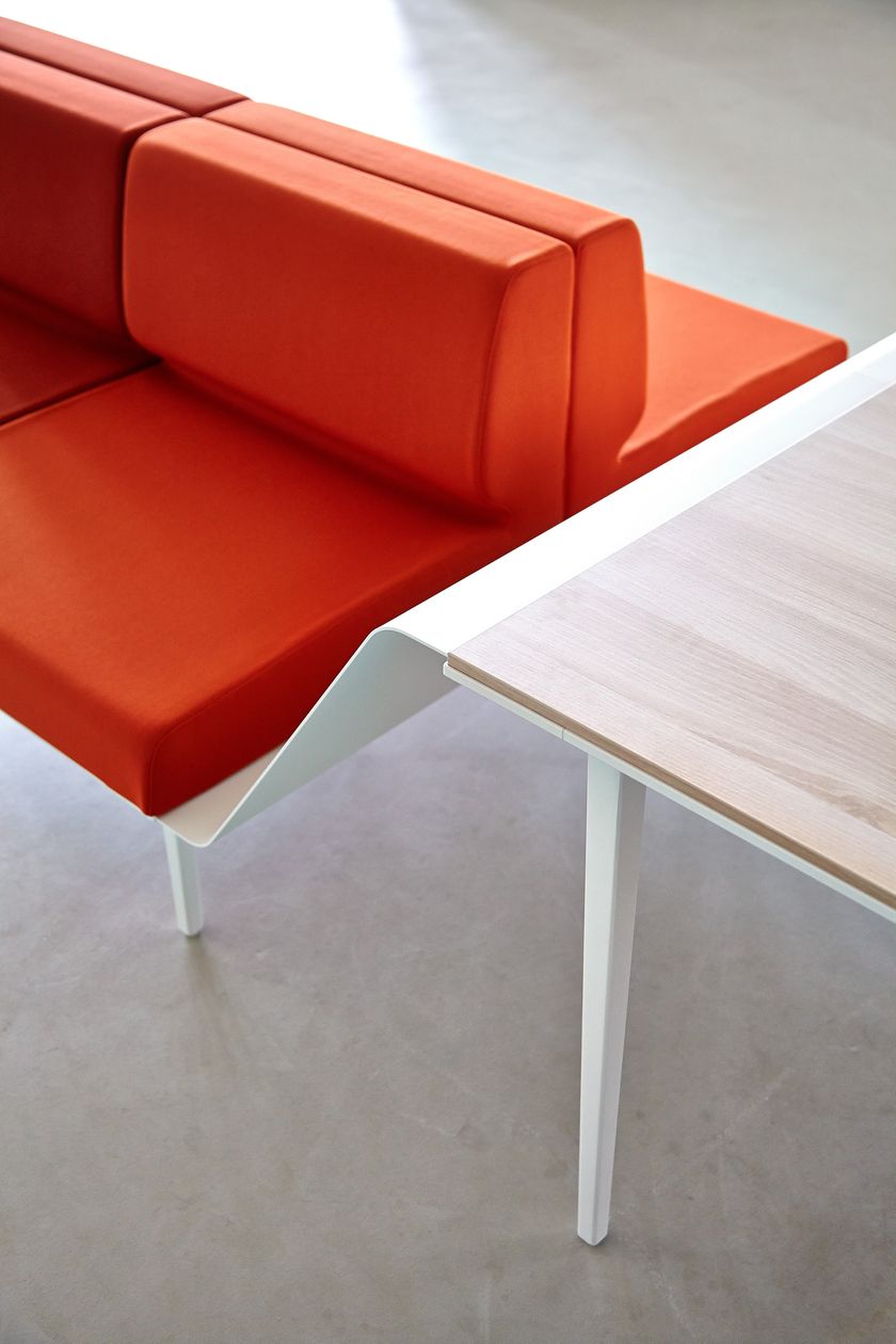 LONGO Meeting table / bench seating By ACTIU | design Ramos&Bassols