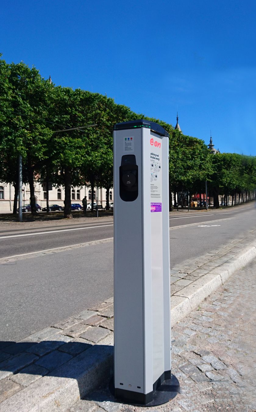 Electric Vehicle Charging Station LS4 2 X 11KW OUTLETS METERED By Garo