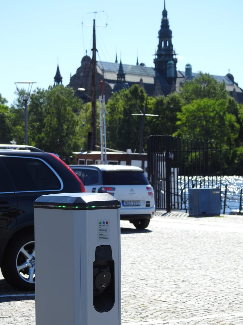 Electric Vehicle Charging Station LS4 2 X 11KW OUTLETS METERED By Garo