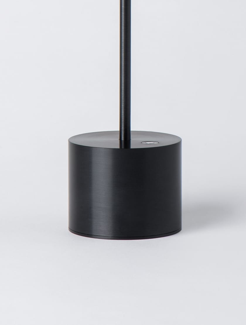 LUXCIOLE TALL LED cordless aluminium table lamp By HISLE | design Hervé ...