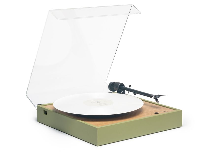 SQUARE SOFT GREEN OAK Portable oak record player By La Boite concept