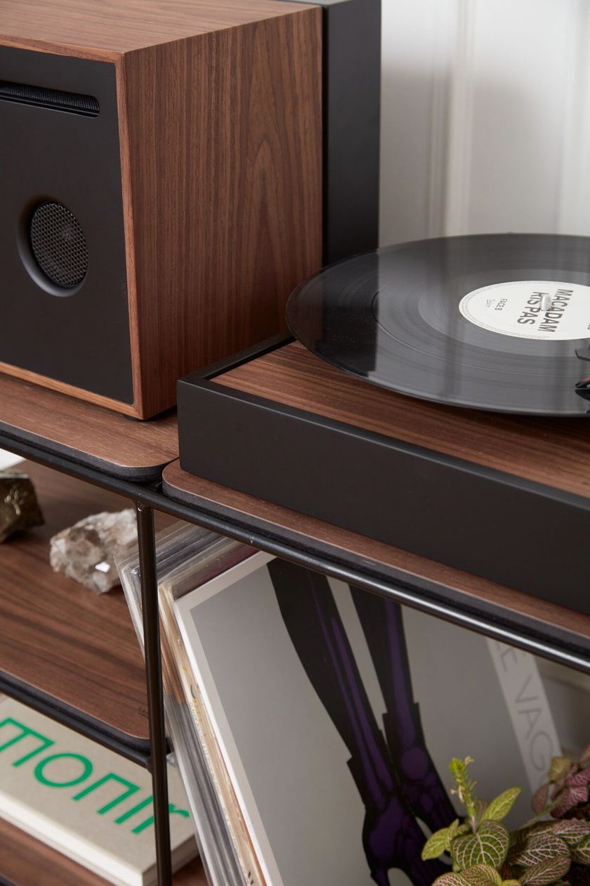 SQUARE WALNUT Record player By La Boite concept
