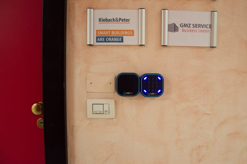 Sistema di building automation per controllo accessi LABKEY ONE NFC ...