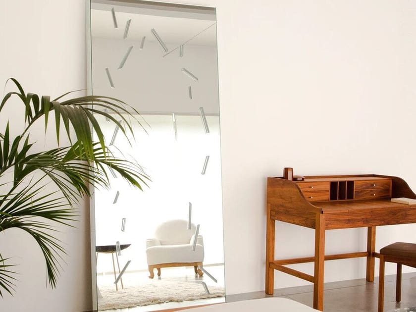 IL LANCIATORE DI COLTELLI Mirror By Lando