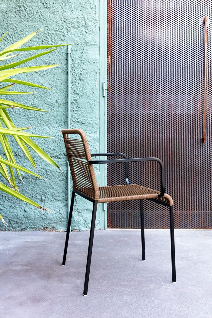 ARIA Stackable garden chair with armrests By Lapalma | design Romano ...