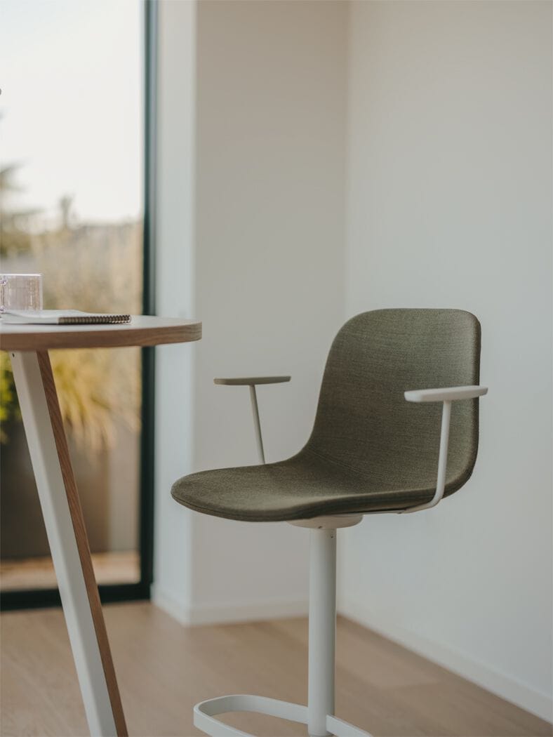 SEELA Stool By Lapalma | design Antti Kotilainen