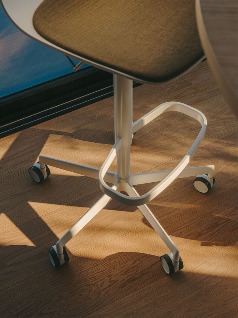 SEELA Stool By Lapalma | design Antti Kotilainen