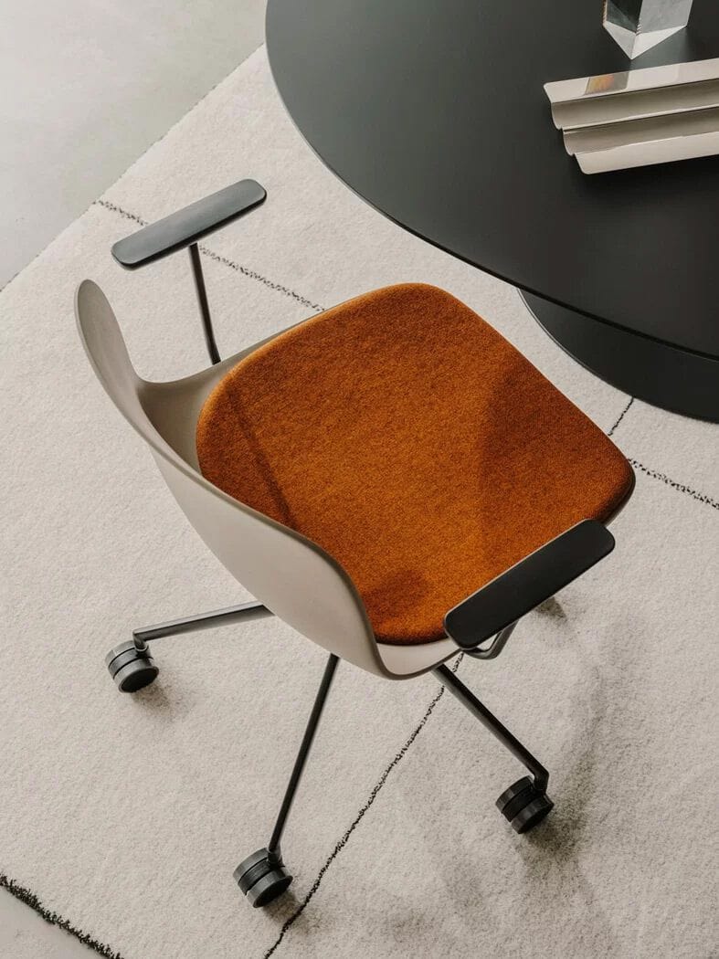 SEELA Swivel height-adjustable polypropylene chair By Lapalma | design Antti Kotilainen