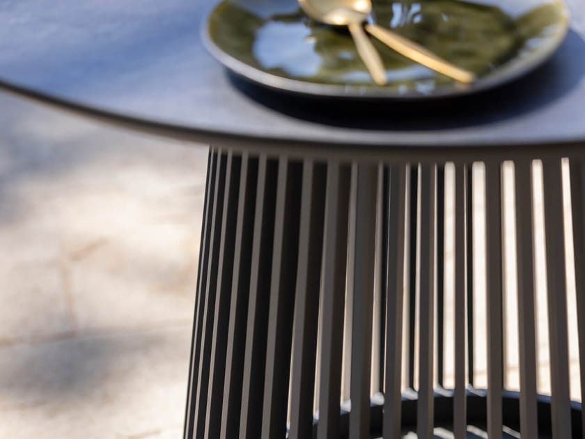 HALO Table By Les Jardins®
