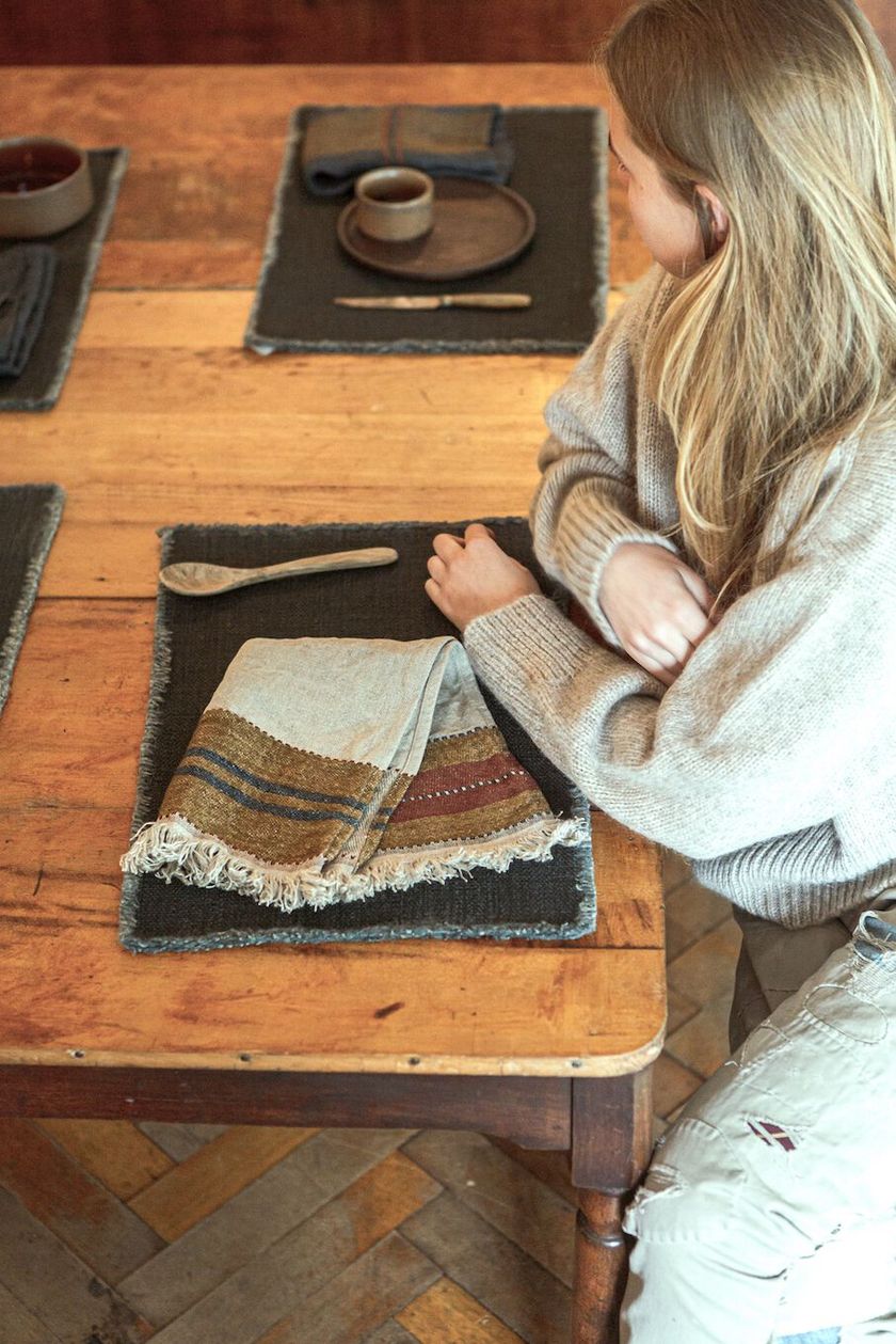 THE BELGIAN TABLE THROW NAPKIN HILLSIDE Serviette en lin By Libeco Home