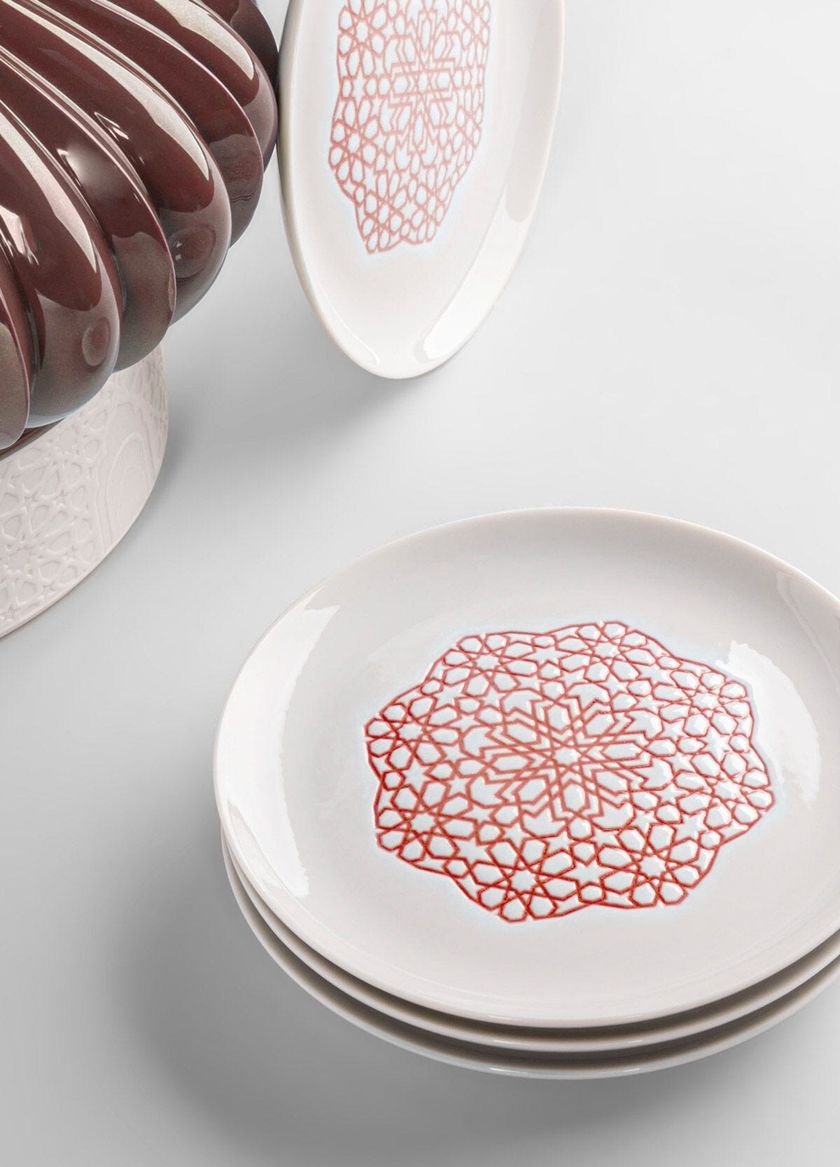 MAJESTIC NIGHTS BOX WITH PLATES GARNET Porcelain decorative object By ...