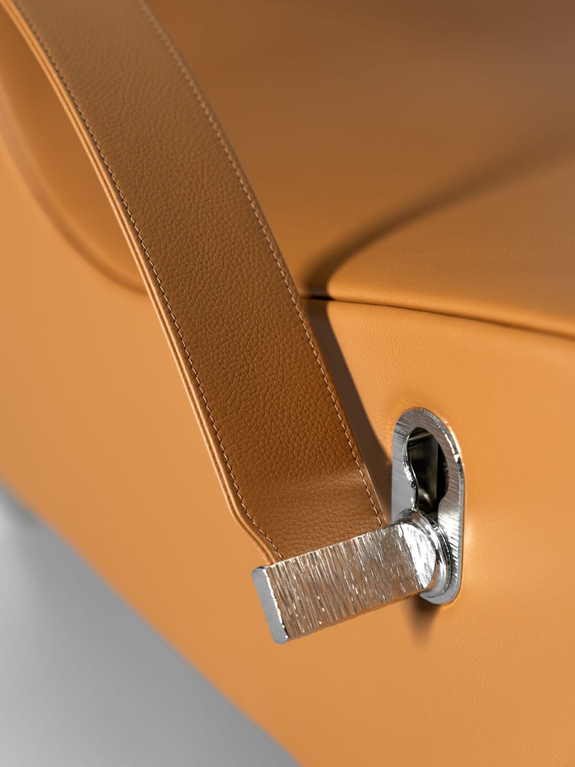 DUNE 扶手椅 By Lorenzo Tondelli