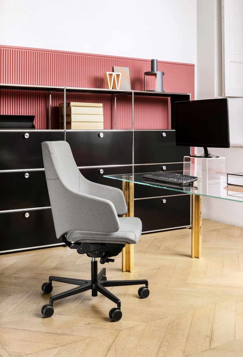 ITALIA Height-adjustable executive chair with 5-spoke base By Luxy