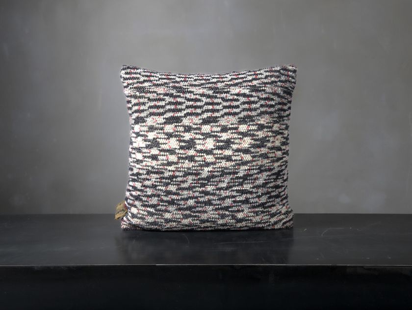 SUBBIO/IC Cojín By The House of Lyria