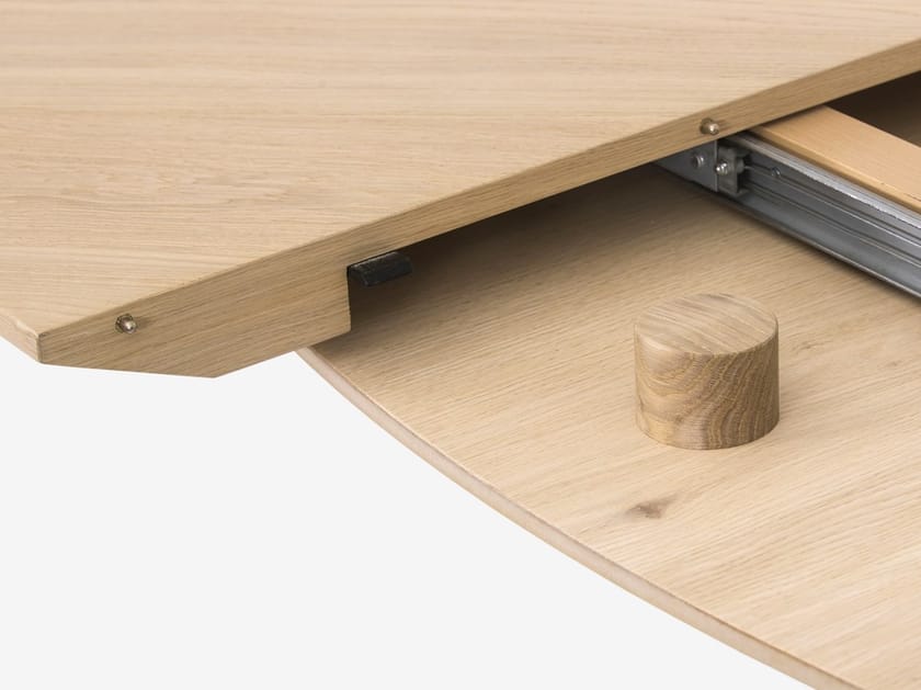 MAIDO SQUIRCLE Extending solid wood dining table By Anesis