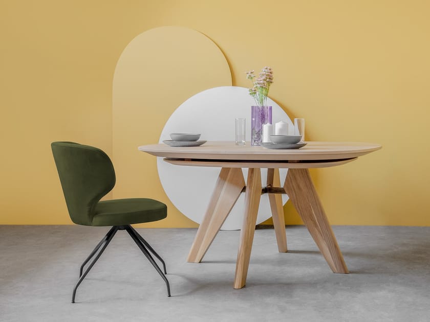 MAIDO SQUIRCLE Extending solid wood dining table By Anesis