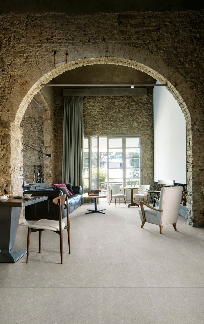 Pavimento/rivestimento in gres porcellanato effetto pietra per interni ed esterni MYSTONE BERICI ...