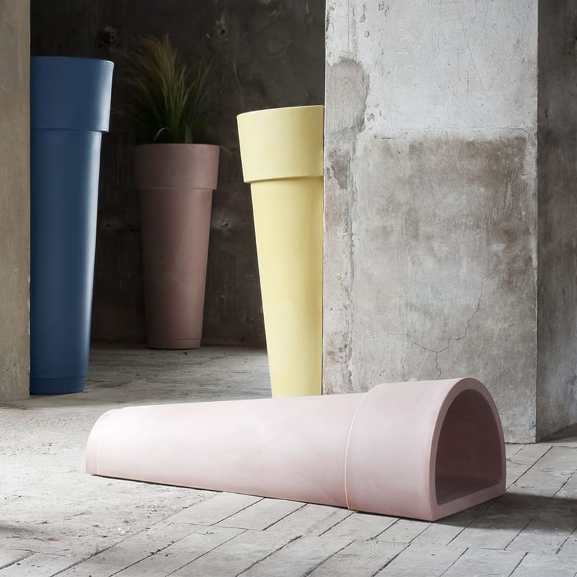 MARCANTONIO garden vase By Serralunga