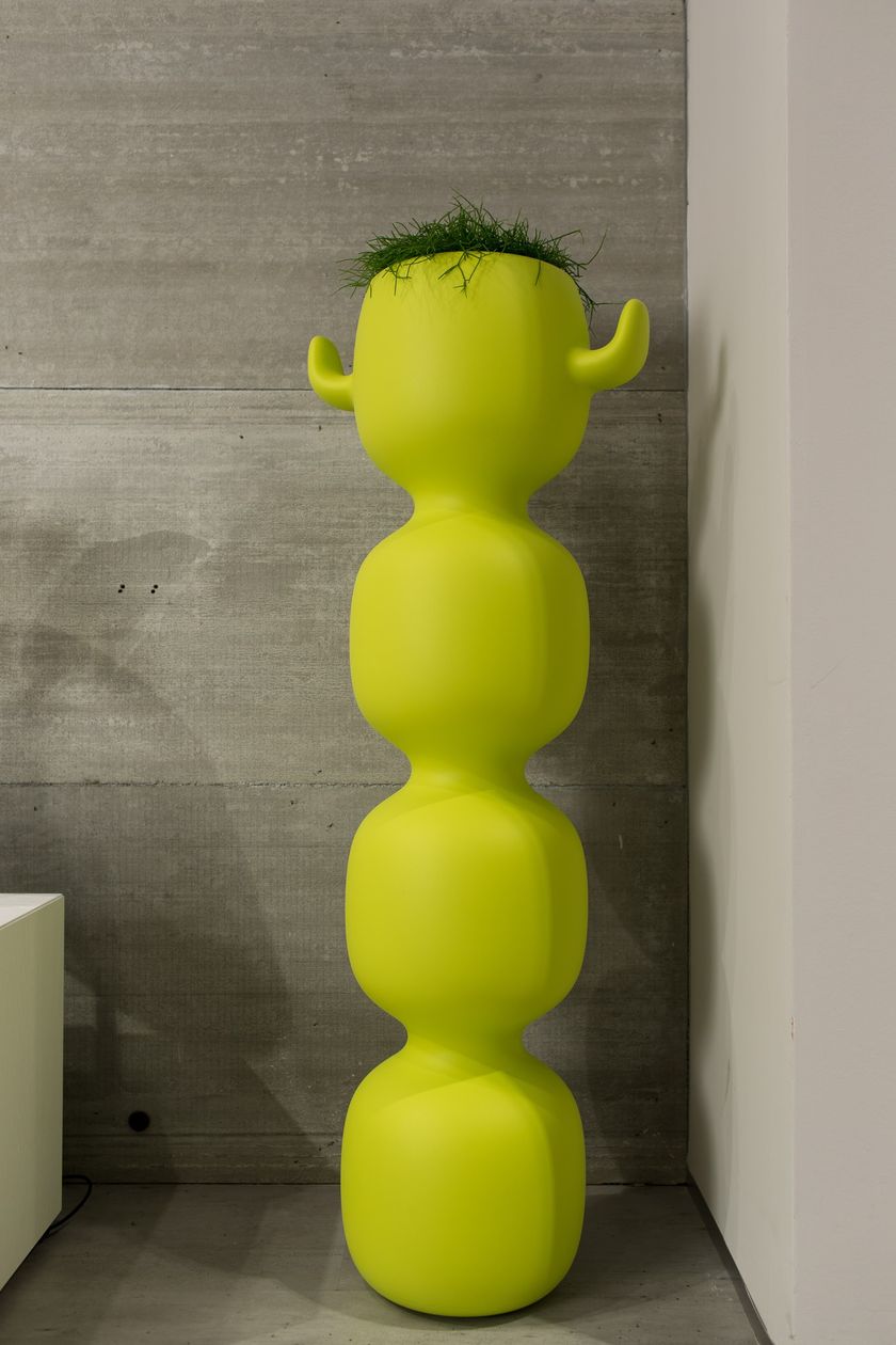 Polyethylene vase MAX By Plust design Miriam Mirri
